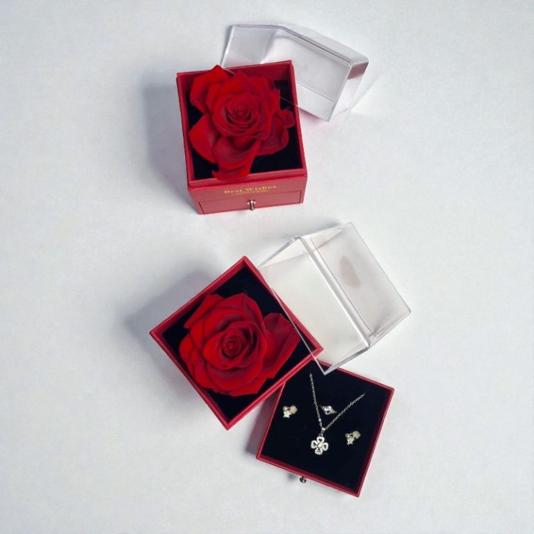 Rose box with hidden surprise - Giftdurbar